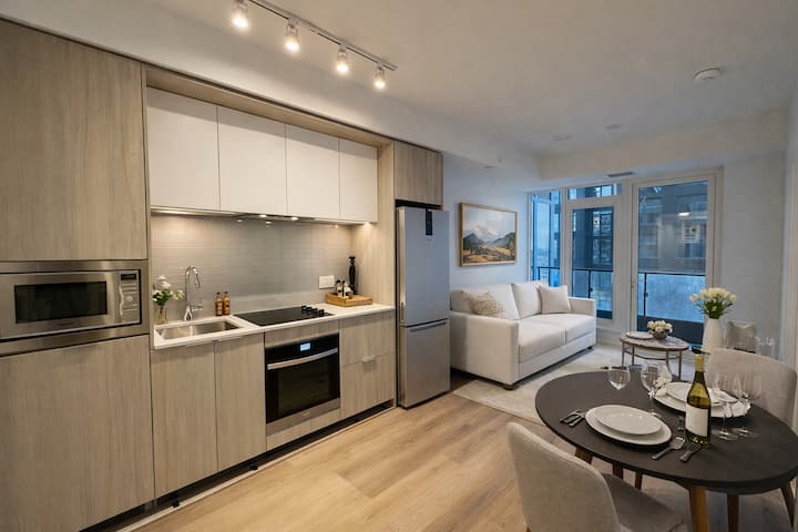 New Luxe Condo | Square One | Floor-2-ceiling View - Mississauga