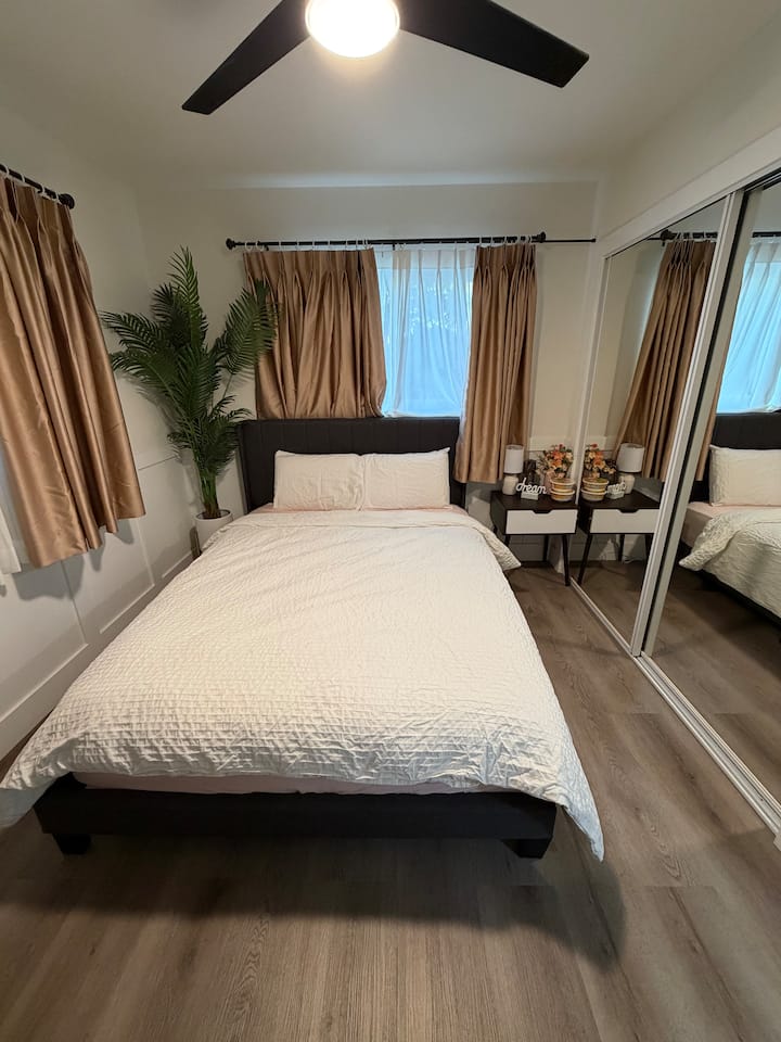 Cozy Room - Huntington Beach, CA