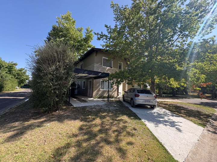 Superhost En Pilar: Casa Con Pileta Y Gran Jardín - Villa Rosa