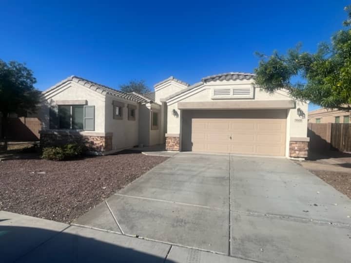 Home Away From Home - Glendale, AZ