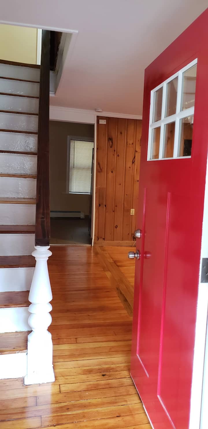 Casita, Walking Distance From Marist. 3 Bedroom - Poughkeepsie, NY