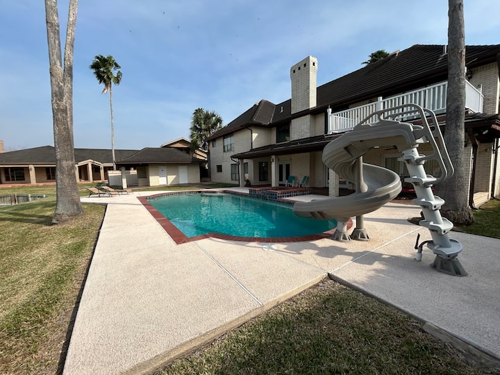 Harlingen Home - Heated Pool & Hot Tub - Sleeps 19 - Harlingen, TX