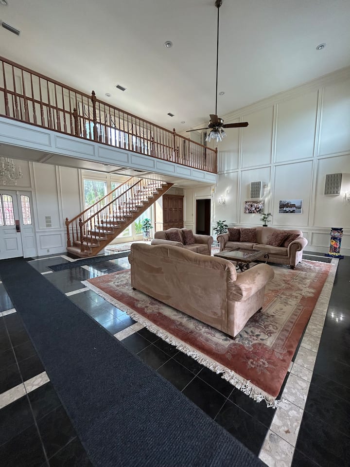 Harlingen Home - Heated Pool & Hot Tub - Sleeps 19 - Harlingen, TX