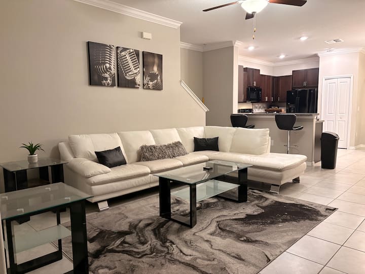 Sleek Stay In Riverview - Riverview, FL