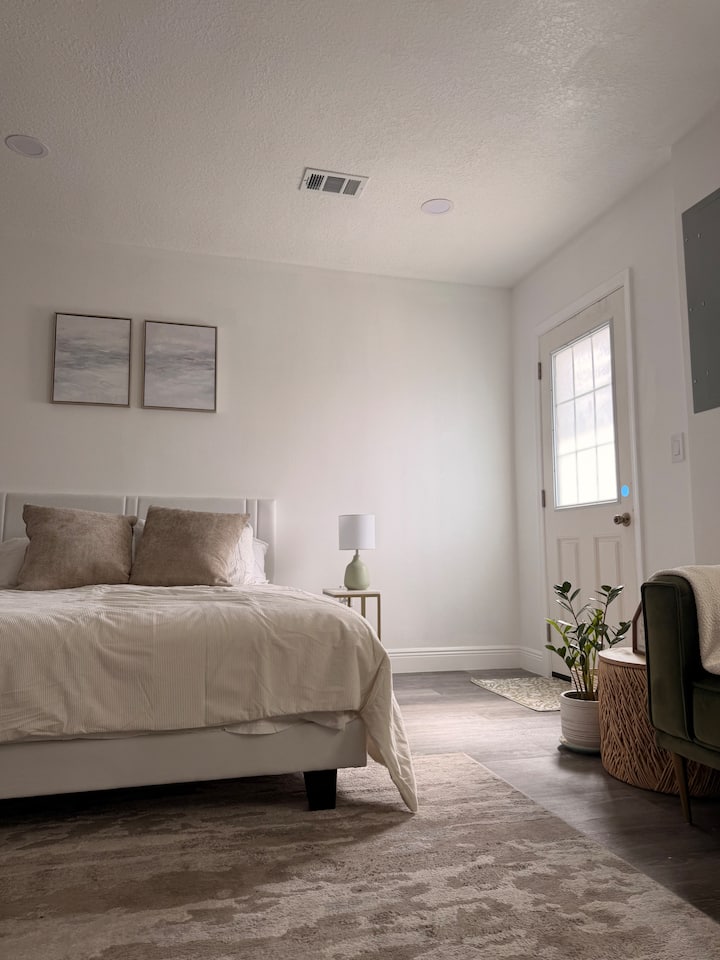 Cozy Private Garage Studio With Pool Access - Deltona, FL