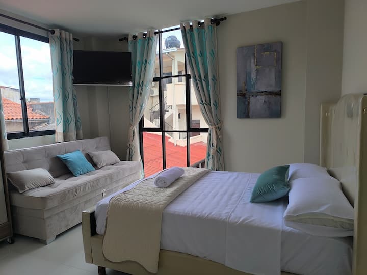 Elegante Y Amplio Dep. P/grupos | Piscina - Bolivia