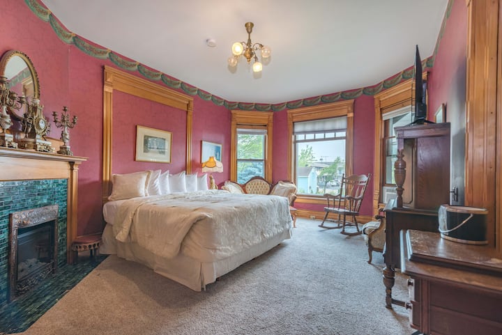 Blue House - Wisconsin Dells, WI