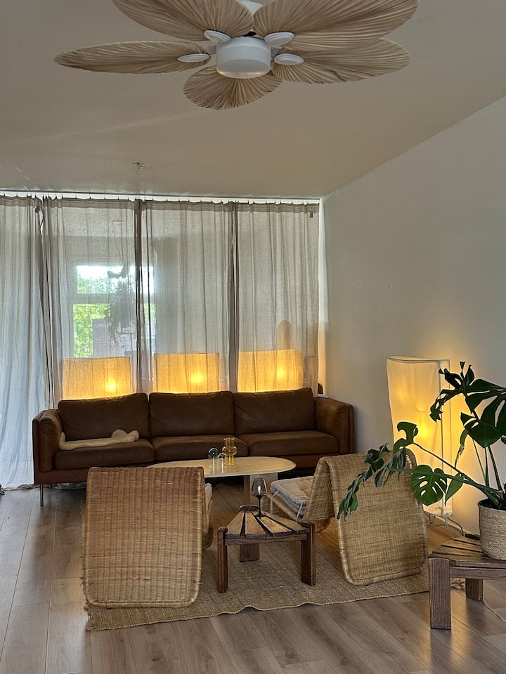 Sfeervol Appartement & Ontbijt In Het Café Beneden - Utrecht Province