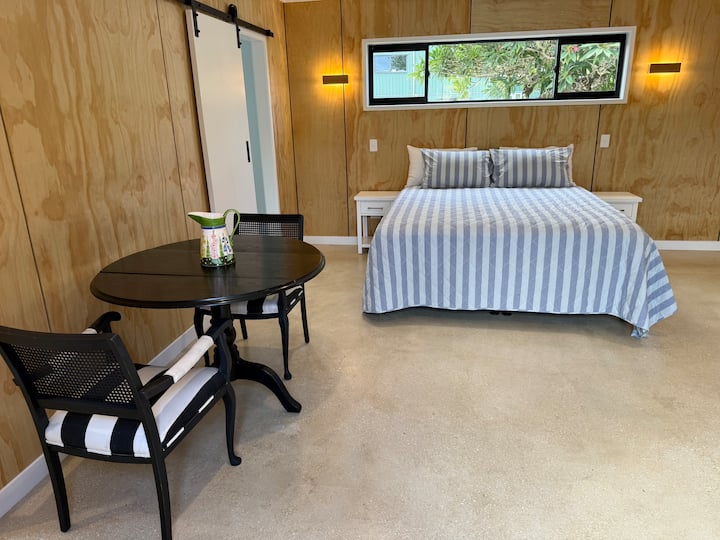 Sweet On Savage - Niue