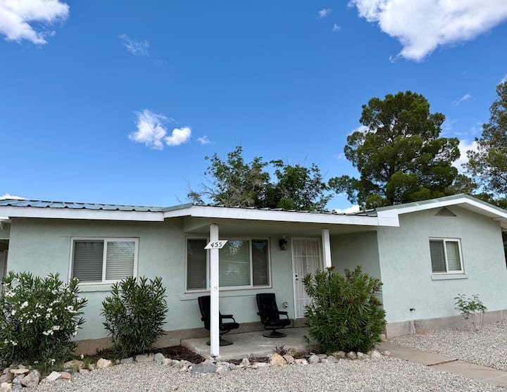 Desert Sage Retreat - 3br/2ba Near Nmsu & Trails - Las Cruces, NM
