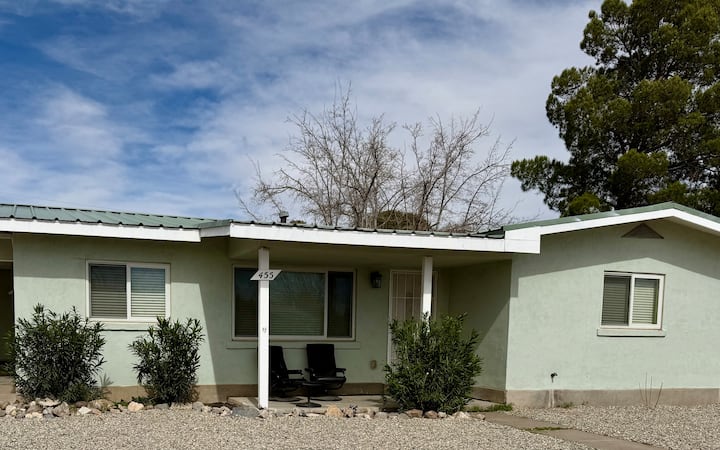 Desert Sage Retreat - 3br/2ba Near Nmsu & Trails - Las Cruces, NM