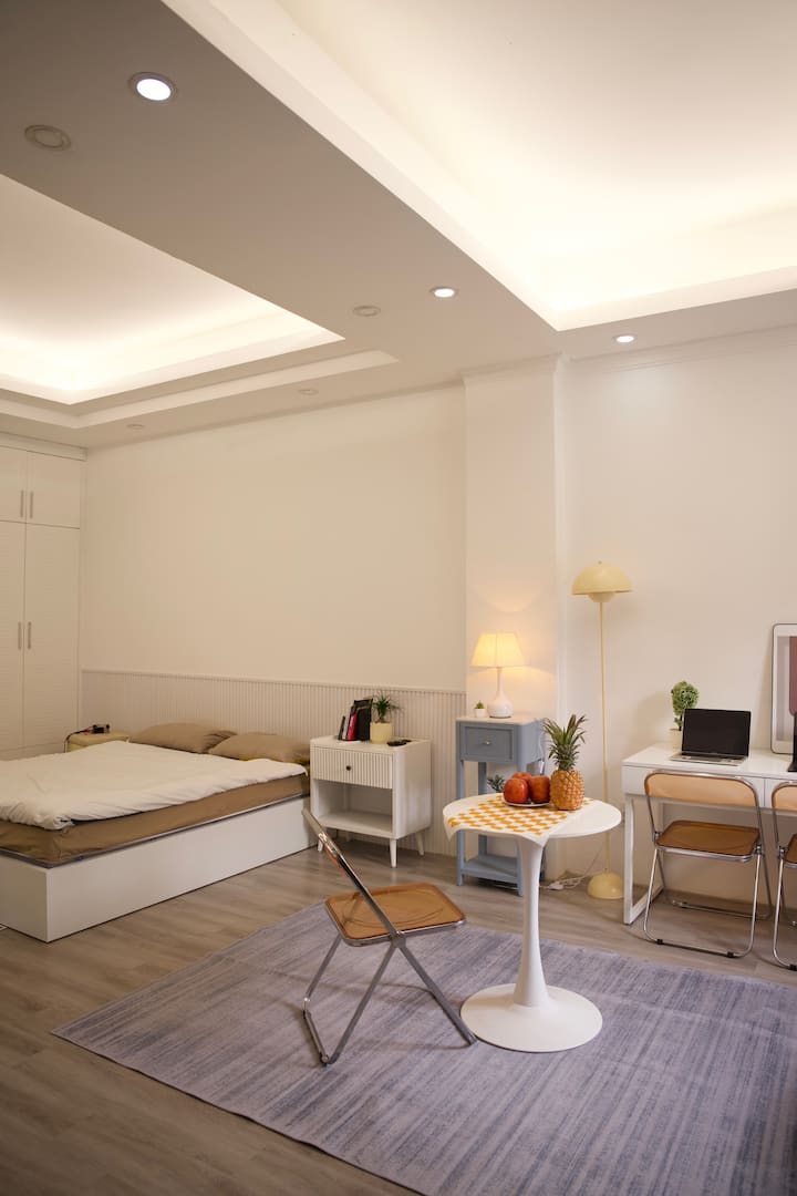 Cosy 1 Bedroom Apt W Views/free Parking/district 1 - Ho Chi Minh