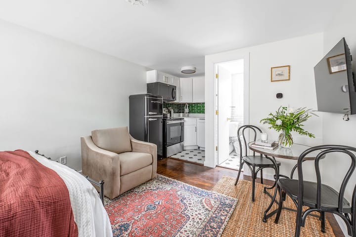 30+day, Remodeled Studio, Free Parking, Dishwasher - Madison, WI