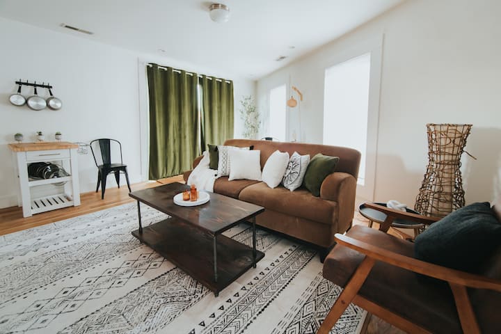 Easy Walk To Downtown Mall, Cozy Bohemian Digs! - Charlottesville, VA