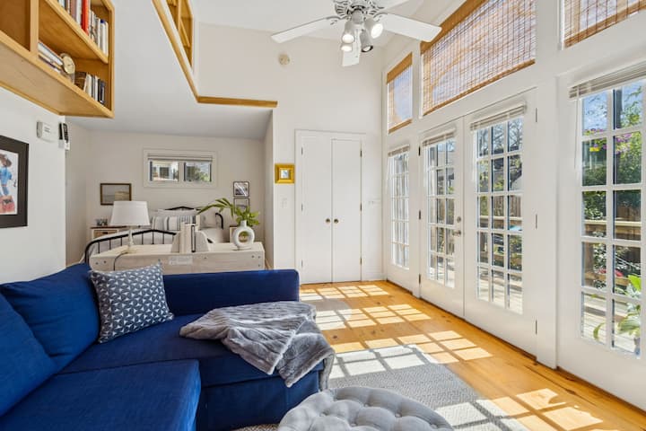 Sunny Backyard Cottage: Walk To Piedmont Park/vahi - アトランタ