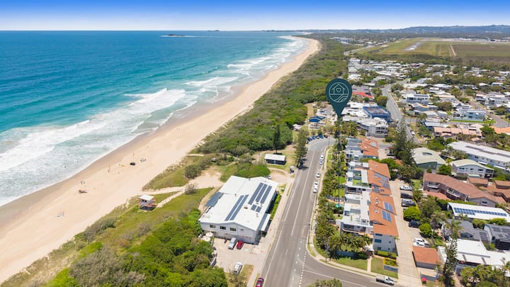 Salad Days - Pet Friendly, Beachfront, Pool - Coolum Beach