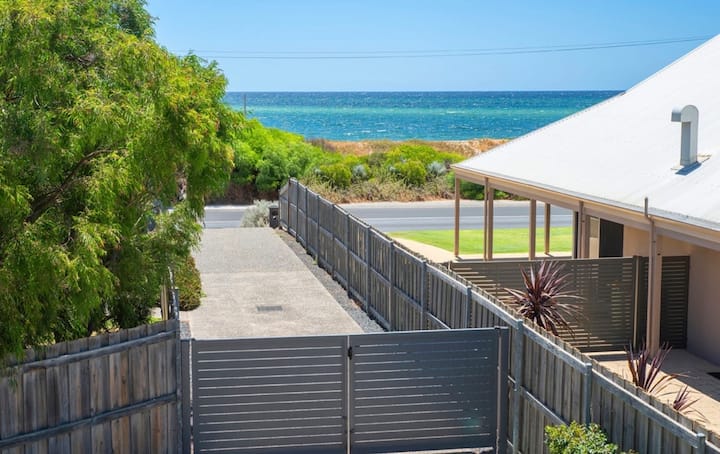 Footsteps To The Beach - Busselton