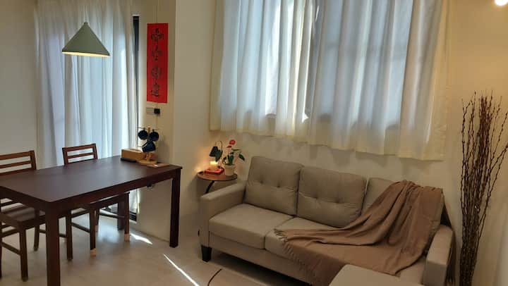 夏日安居
近新月廣場•慈濟園區
兩房•雙人床/每日只接待ㄧ組(2~4人) - Yilan County