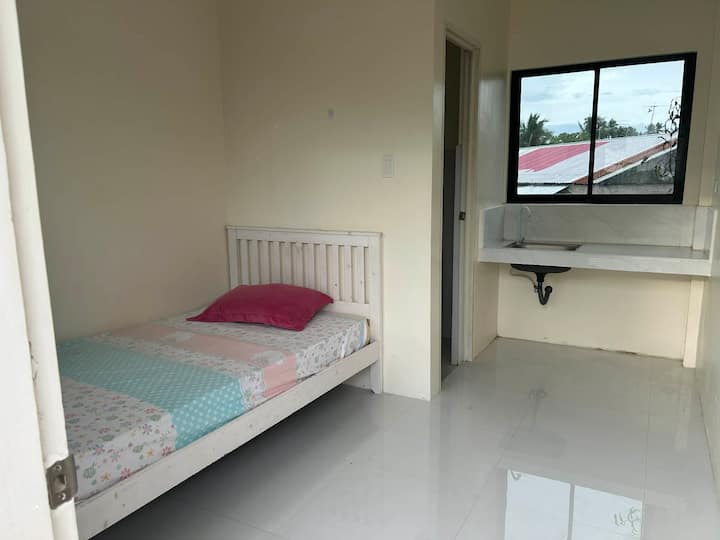 Comfy Studio Room W/ Wi-fi & Ac Near City Centre - Pagadian City