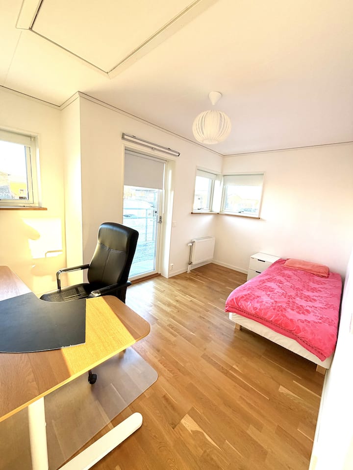 A Single-bed With Balcony In Cozy Villa Near Lund - Lund