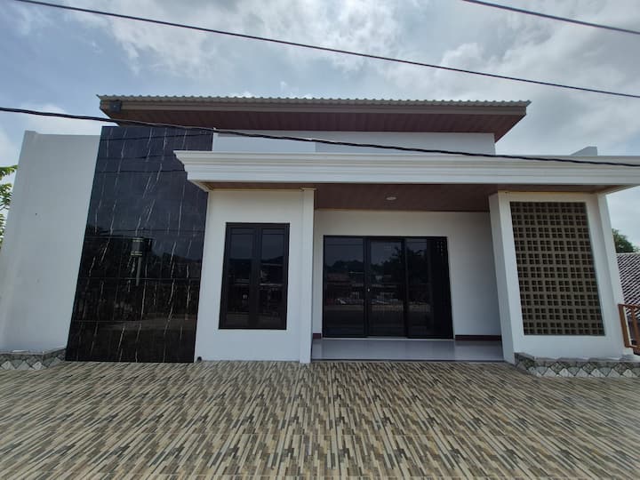 Rezvan Syariah Guest House Hunian Nyaman - Indramayu