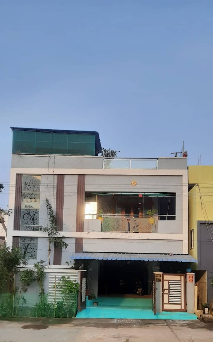 Calm 2bhk Home With Beautiful Sunrise Views - 비샤카파트남