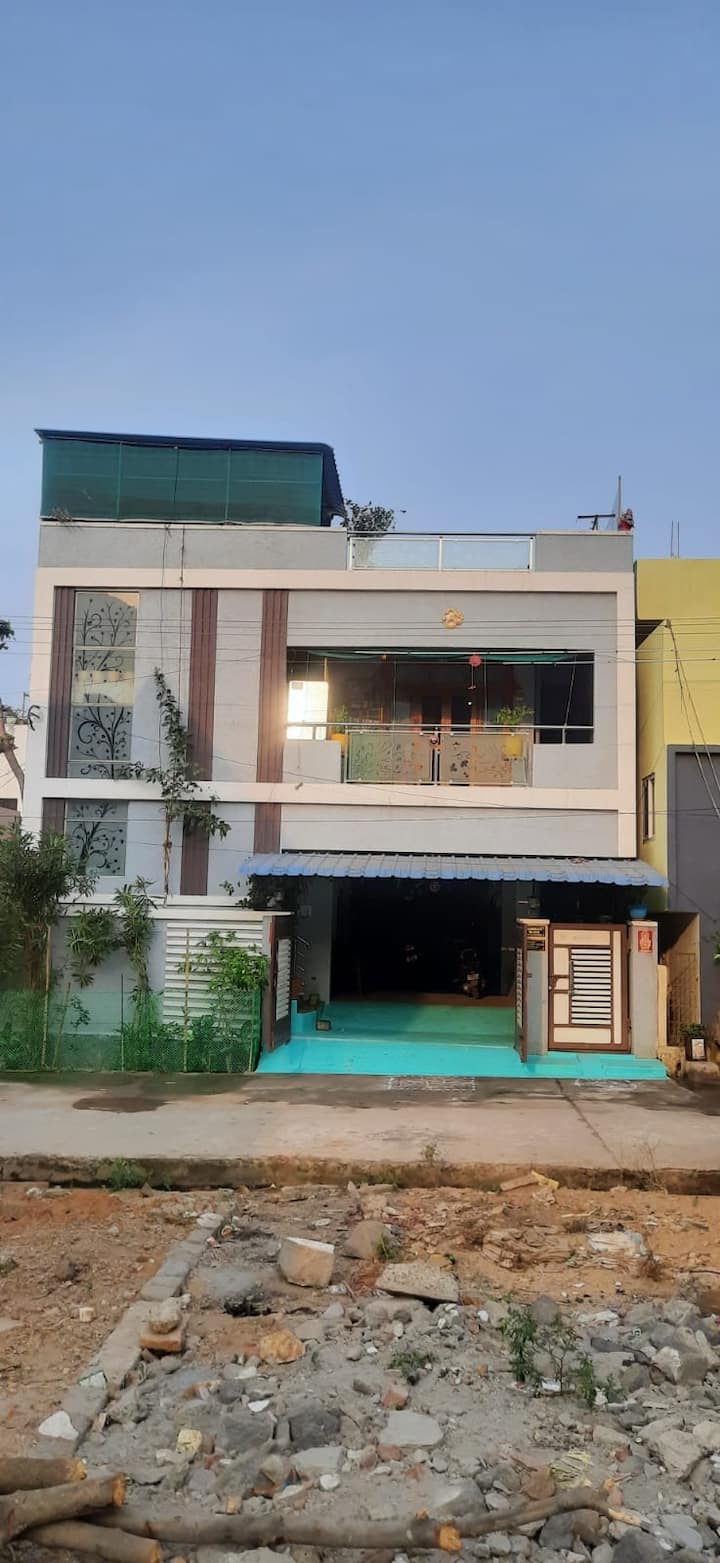 It Is An 2bhk Indipendent House With 3 Washrooms - Visakhapatnam