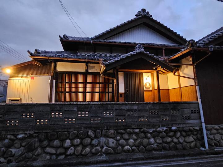 築100年木組みの伝統的日本建築をリノベーション
名古屋駅から5km
ミニマルな隠れ家 - Nagoya