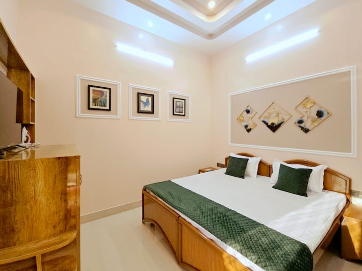 Aashiyan Balcony Studio | Garden Views + Ac | Fri - Dehradun