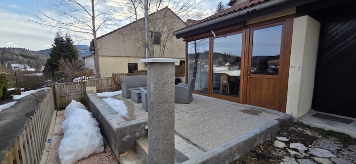 Jolie Petite Maison Mitoyenne - Métabief