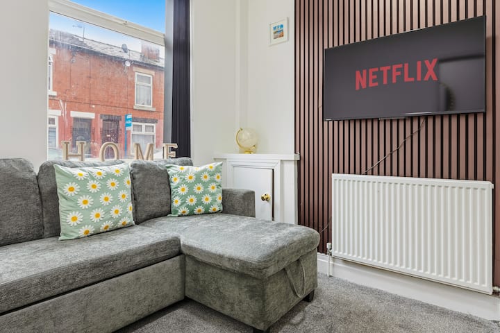 2 Bed Town House Sleeps Up To 7 People - Piccadilly Station - Manchester