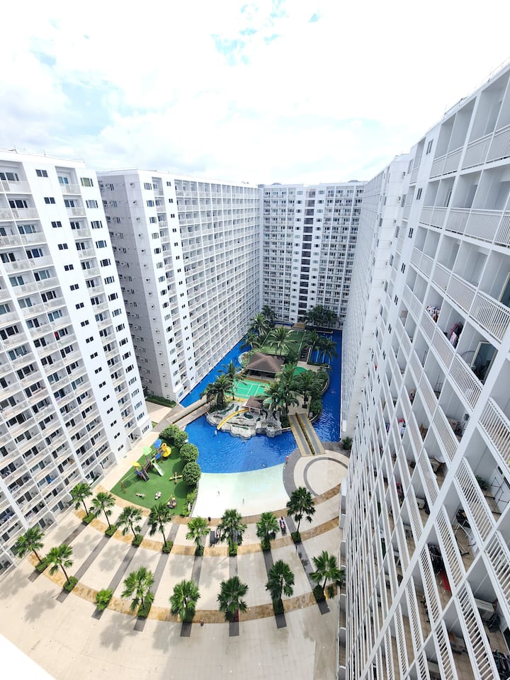 Random Units In Shore Residences - Manila