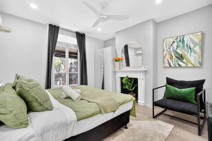 Cozy Home With Secure Parking | Walk To Sydney Uni - Surry Hills