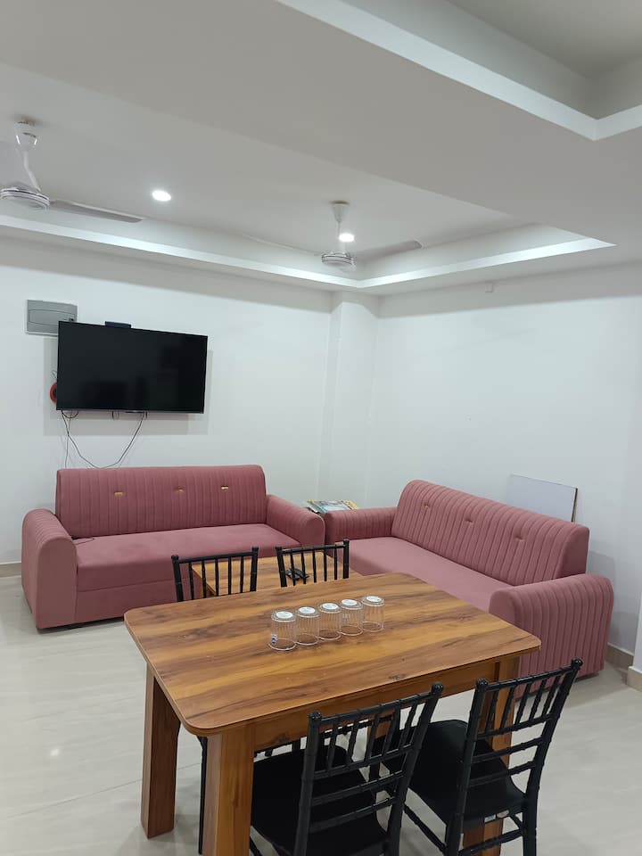 A Stylish, Fully Furnished 3bhk Apartment + Wi-fi. - Silchar