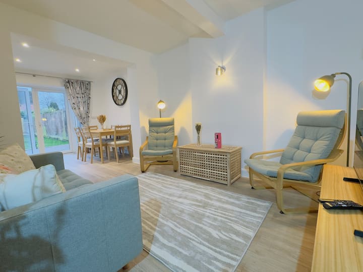 Home To Home - Stroud, UK