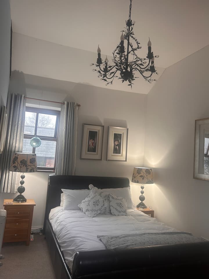 Two King En-suite Rooms In Historic Town Home - Pontypridd