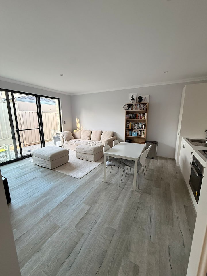 Ocean Breeze Studio - Kingsley