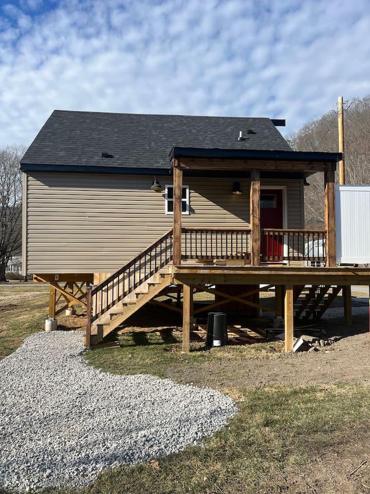 Little Creak Cottage - Hillsboro, WV