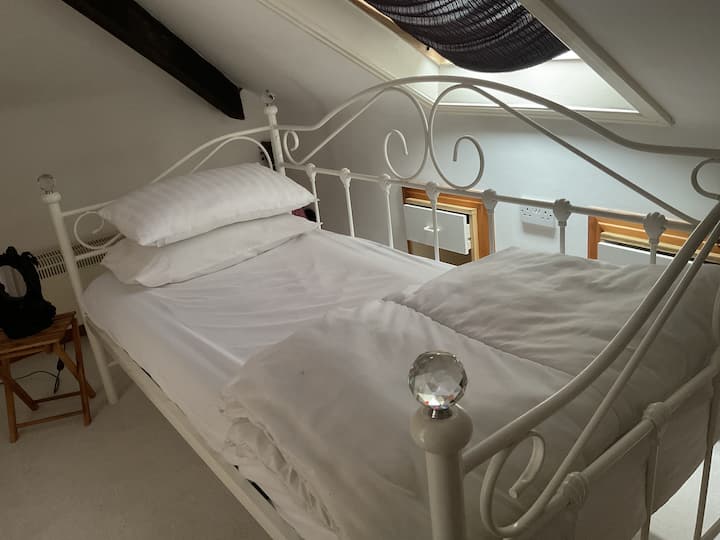 Room With Ensuite & Shower - Formby