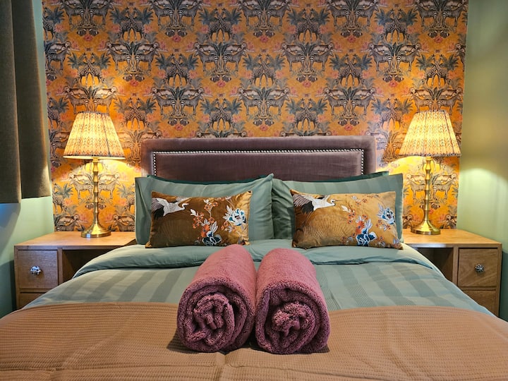 Stay Zen Apartments- Luxury Central Parking Garden - Woking