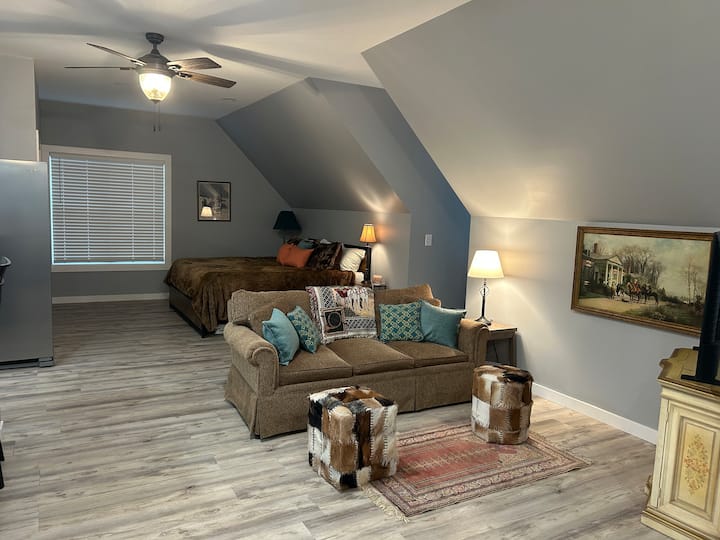 The Treehouse With A View - Greensboro