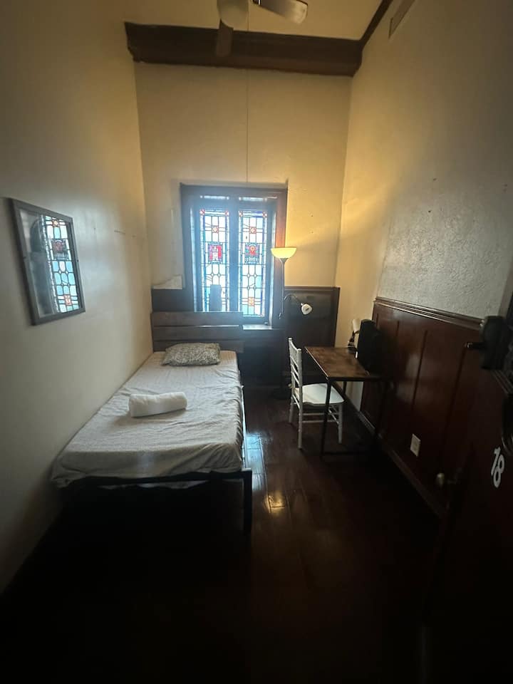 Bright Minimal Stay Near Metro - Philadelphia, PA