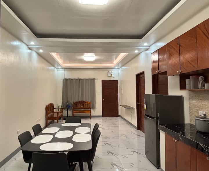 Cozy Bungalow | With Safe Parking - Laoag