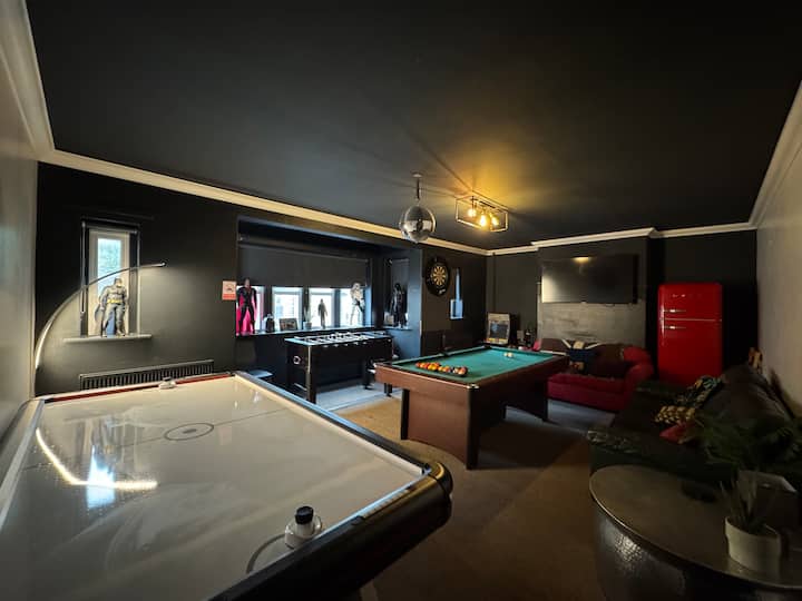 Large House Sleeps 35 (Hens, Stags, Sports Groups) - Cardiff