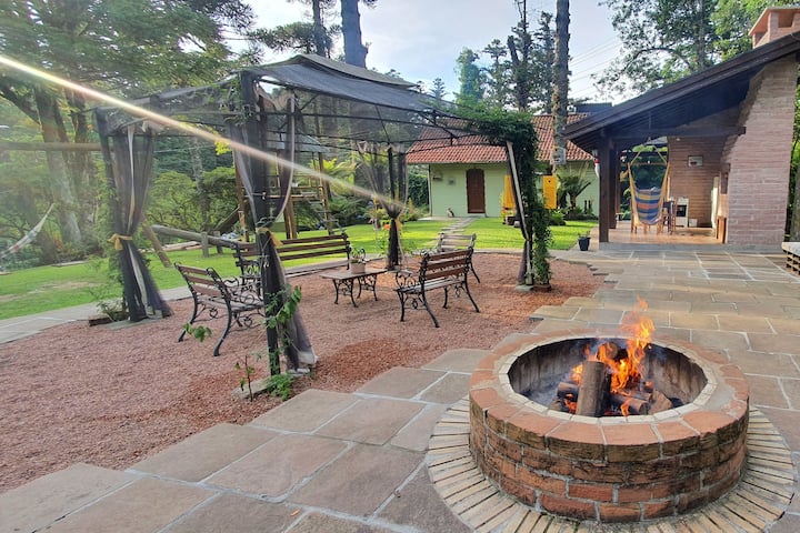 Cabana Azaleia | Suíte | Lareira | Pátio - Gramado