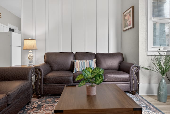 Spacious Extended Stay | 4 Bedroom Furnished - Grand Rapids, MI