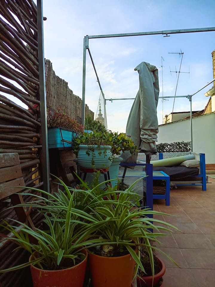 Pequeño áTico Muy Céntrico, Con Terraza Y Encanto - Zaragoza, España