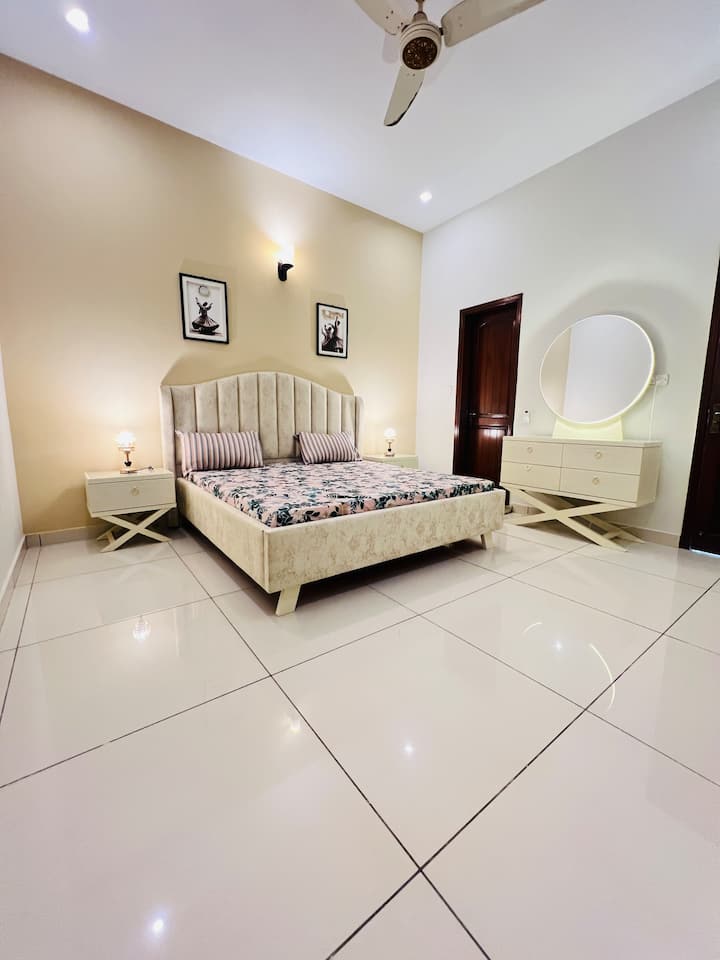 Avail The Offer Creek Villa 4 Bhk Phase 8 Khi - Karachi