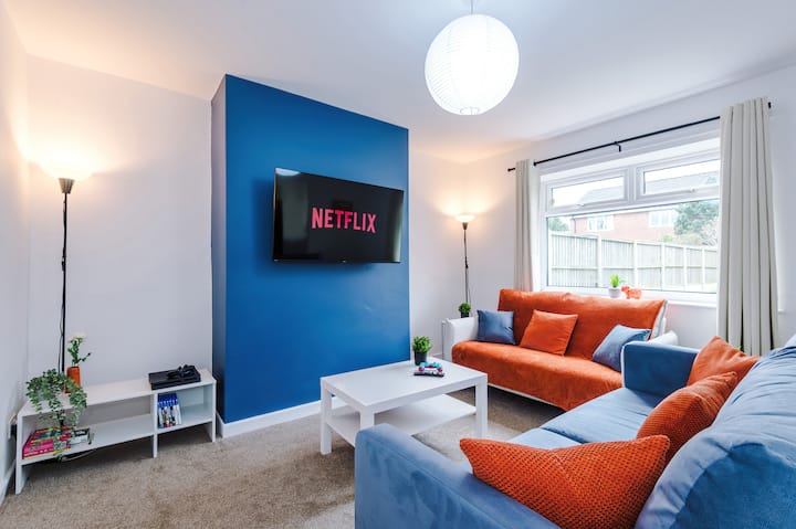 New Homely 3 Br House | Pool Table | Free Parking - Warrington