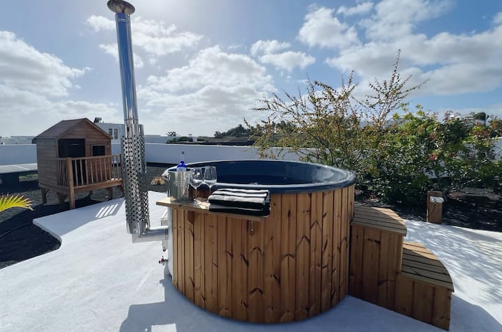 Chalet Emily With Hot Tub And Sea View - Lanzarote